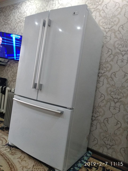 Продаются Холодильник LG