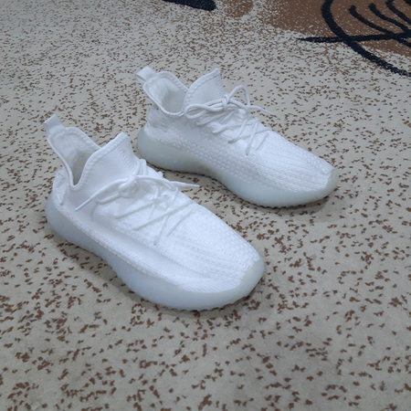 Yeezy кроссы новые