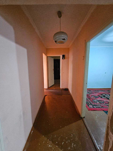 4-х комнатная квартира на 5 этаже = 80 м² = Микрорайон