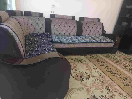 Ugolog mebel sotiladi