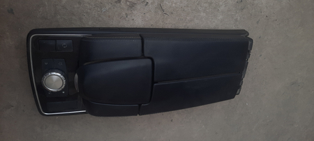 Продам верхную крышку от бара мерседес w212 cabrio.