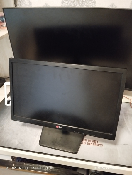 Монитор LG Flatron 19EN33S 21.5 дюйм в нормальном состоянии