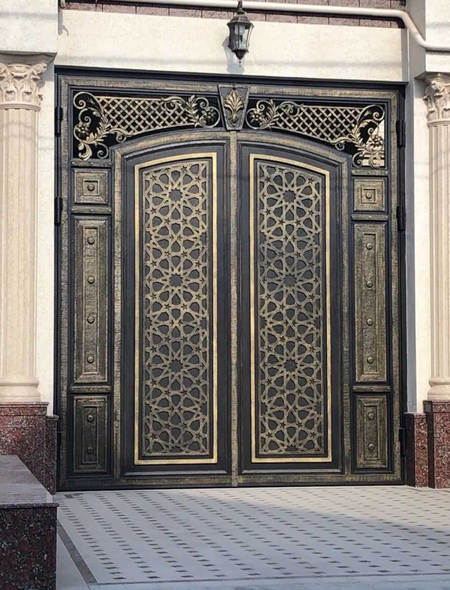 Eshik darvoza reshotka panjara naves perila na zakaz