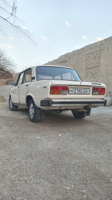 Vaz 2105 sotiladi