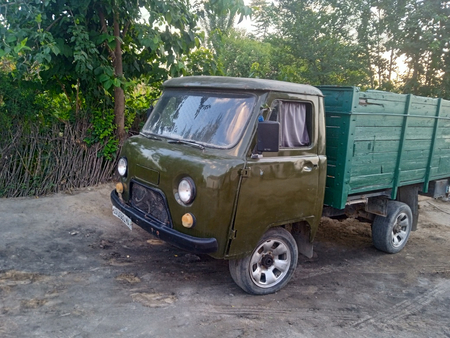 Uaz bortli tentli kuvdan chiqqan