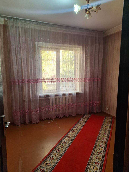 СРОЧНО Шота Руставели 3х ком, 2 этаж, ор-р: Братские могилы