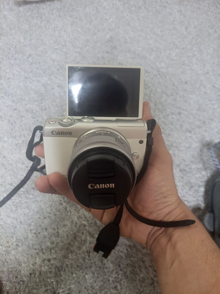 Фотокамера Canon M100