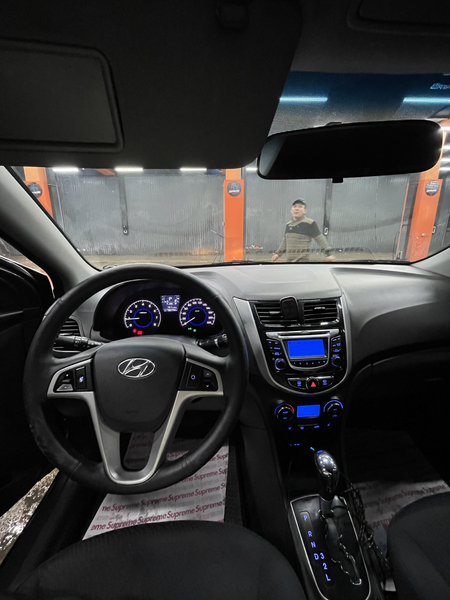 Hyundai Accent .
