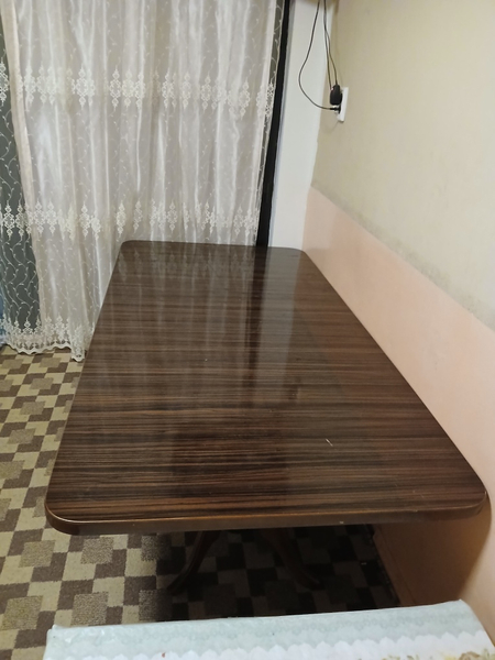 Ugalok stoli sotiladi, kattasidan