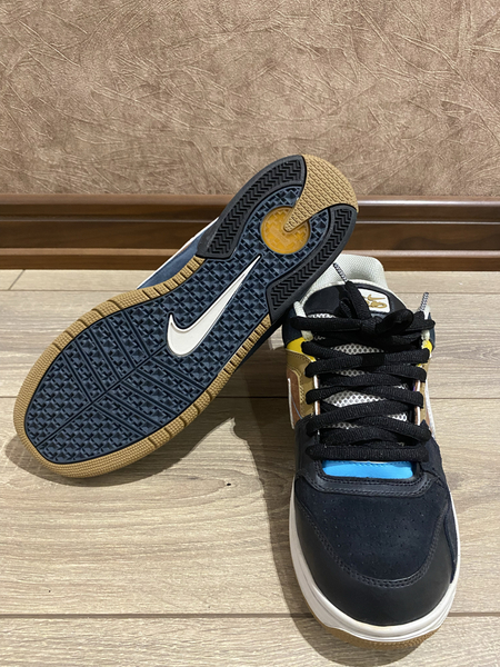 Nike krossovki London