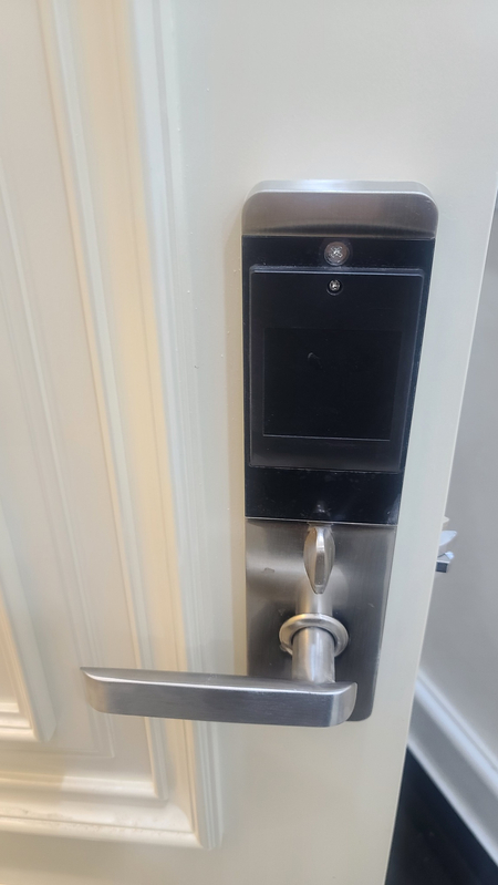 Zamok urnatamiz elektronie kardali aftamatik