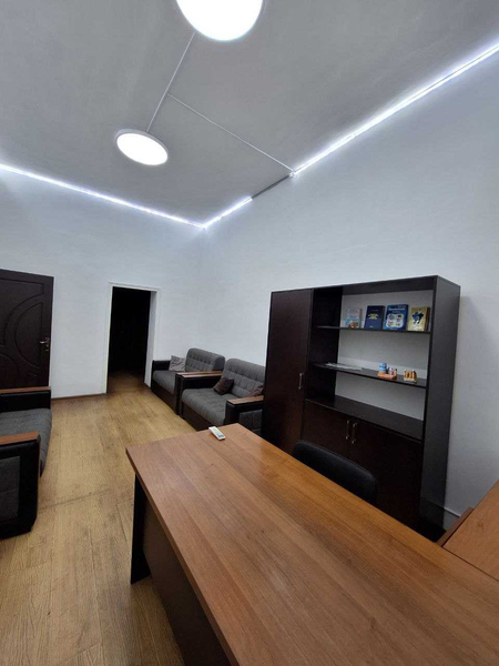 Срочно кабинет 35м² с мебелью