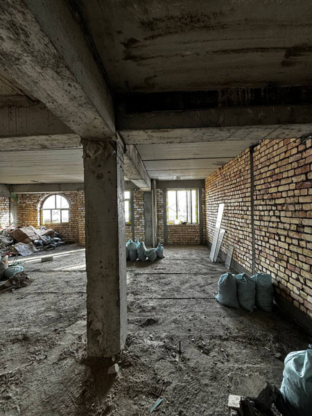 Продам 2 комнатную коробку 86 м2
