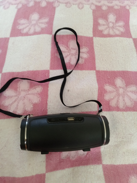 Колонка jbl с ниткой