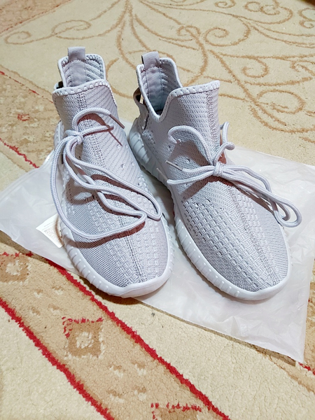 Продам новые кросовки Изики.