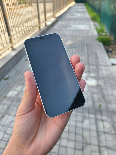 Iphone 12 mini.