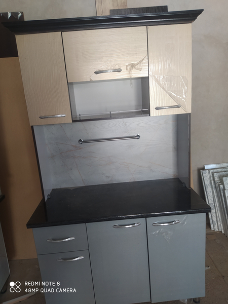 Kuxini mebel tayor sotiladi