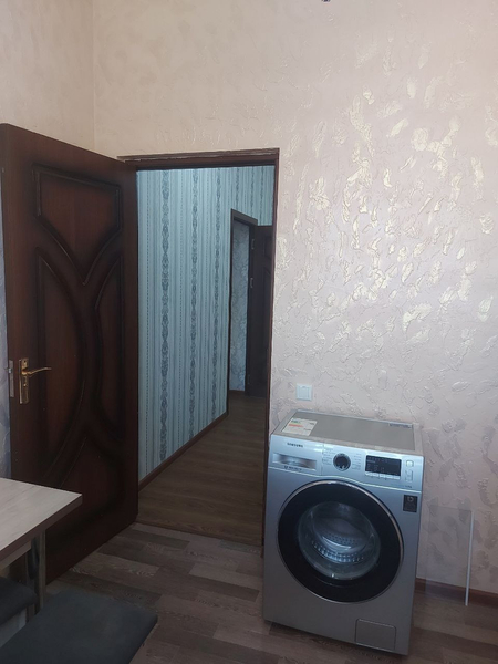 Стадион кучада янги домда 2хонали хонали кв 250$га ижарага берилади