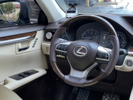 Продаётся Lexus ES 200