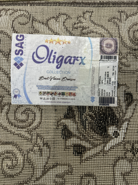Yuqori sifatli klassik dizayn gilam – Uyingizga nafislik qo‘shing!
