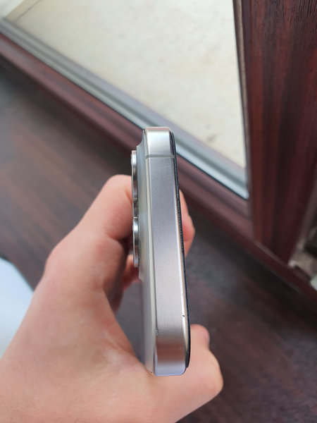iphone 15 pro sim titan