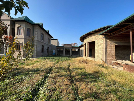 Eshonguzar, Raycenter 12 sotok hovli sotiladi