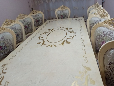 Стол стул сотилади.