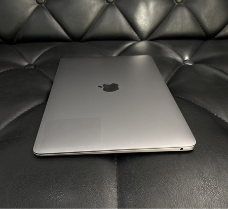 Apple MacBook Air 2018 года в хорошем состоянии