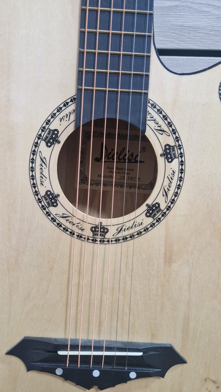Gitara akustik 700.000 so\\\'m