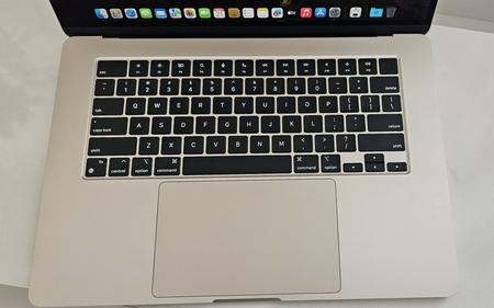MacBook Air 15.3 M2 4 cycle