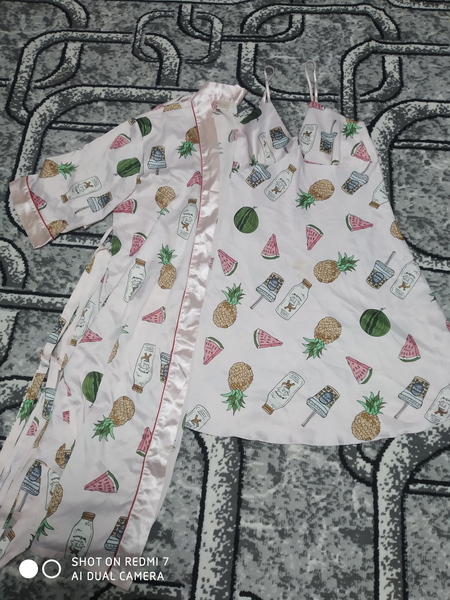 Женские пижамы и халаты
