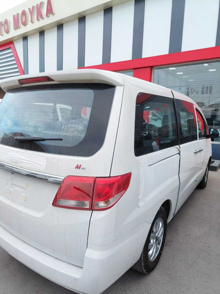Jac m4 mikroavtobus