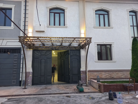 Temir eshik /navest/ panjaralar yasap òrnatip beramiza