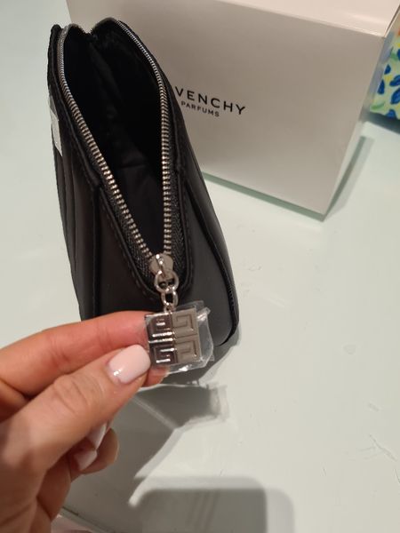 Косметичка Givenchy новая