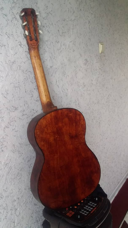 Gitara, muzikalniy instrument.