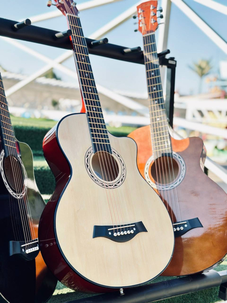 Akustik gitara skidka!