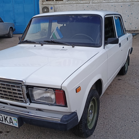 2107 gaz bor 1996 yil haydashga tayyor