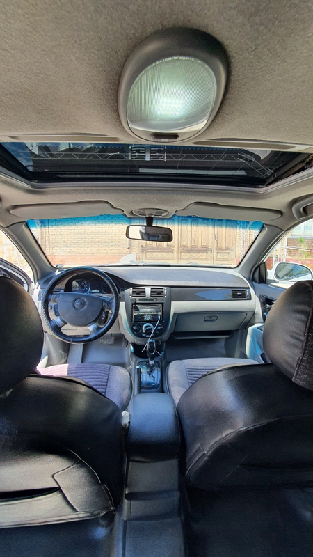 Lacetti 1.8 sotiladi