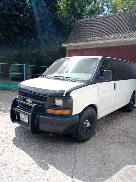 Кенгурятник на Chevrolet Express