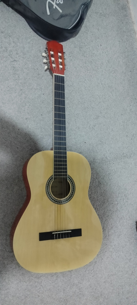 Gitara umuman ishlatilmagan, men o\\\'zimga uverinman.
