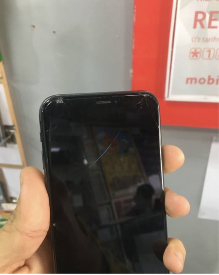 Iphone xs ideal ochilmagan telefon hamma joyi radnoy
