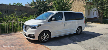 HYUNDAI Starex H-1 Lpi сотилади.