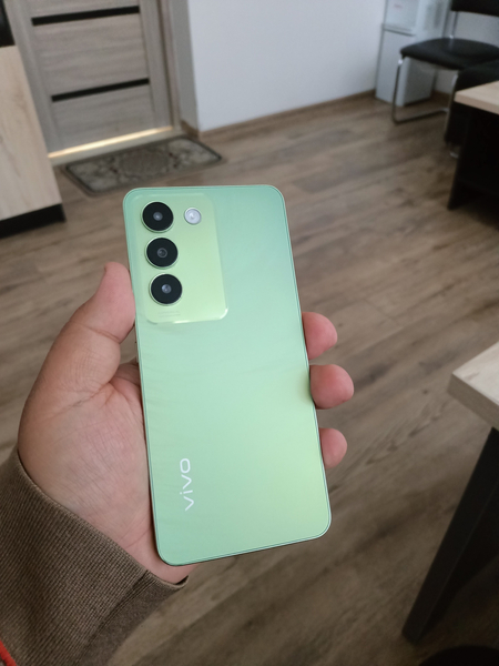 Vivo Y100 Green.