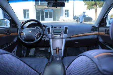 Hyundai sanata sotiladi