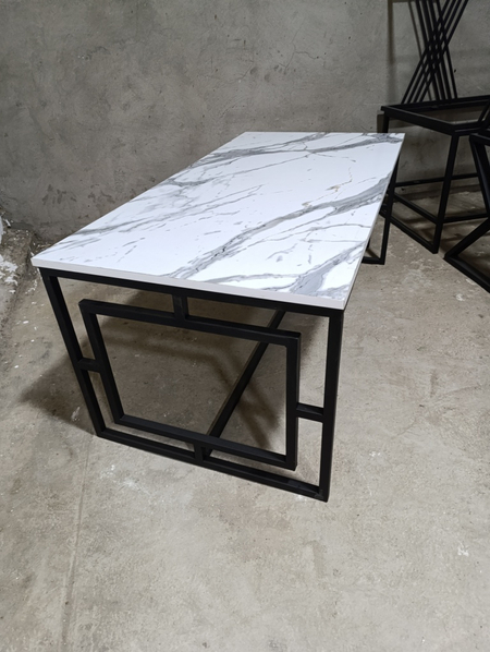 Jurnalniy stolik loft
