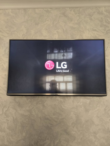 Televizor LG 43 diagonal