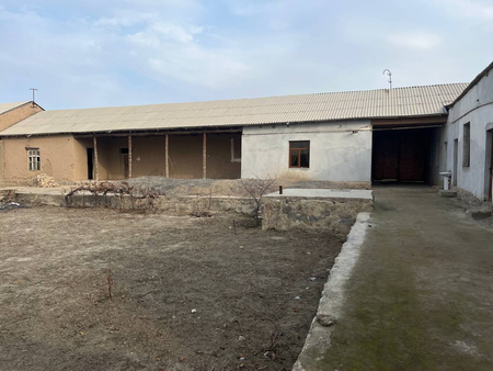 Navoiy viloyatida Uy sotiladi