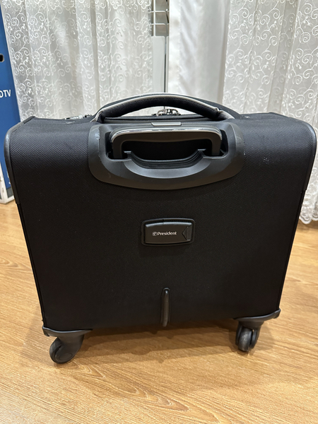 Pilot case President