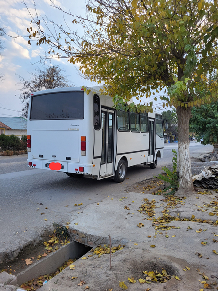 Isuzu aftobus sotiladi.