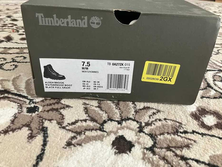 Timberland кожадан тикилган  ботинка.Германияда олинган.Размер:39-40